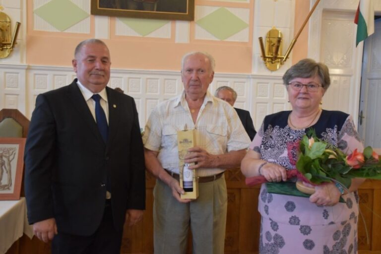 Díjakat is osztottak a karcagi ünnepségen – Szol24